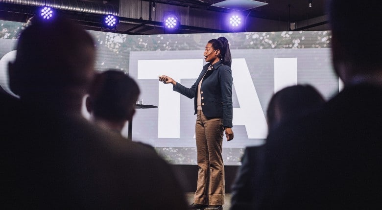 12 Ways to Hook an Audience in 30 Seconds